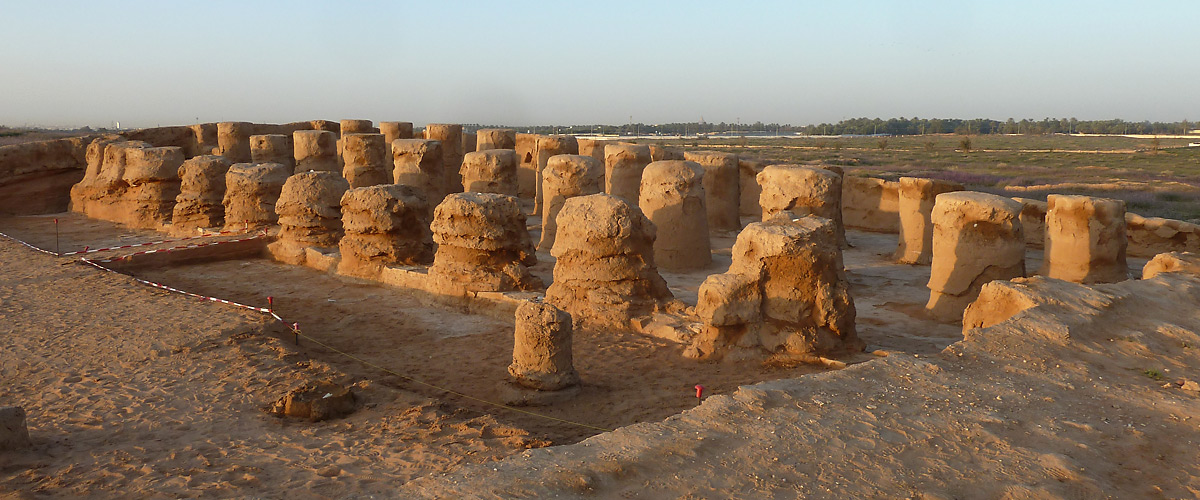A thousand-year-old mosque at al-Yamâma - Christian Darles